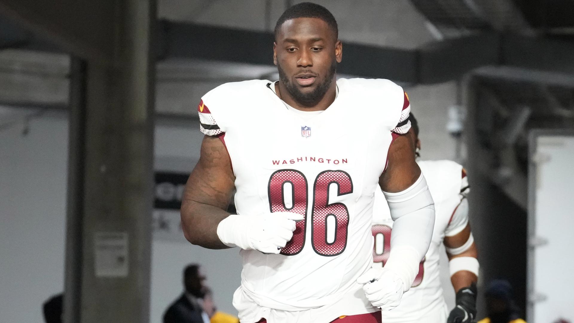 Commanders defensive lineman Jalyn Holmes