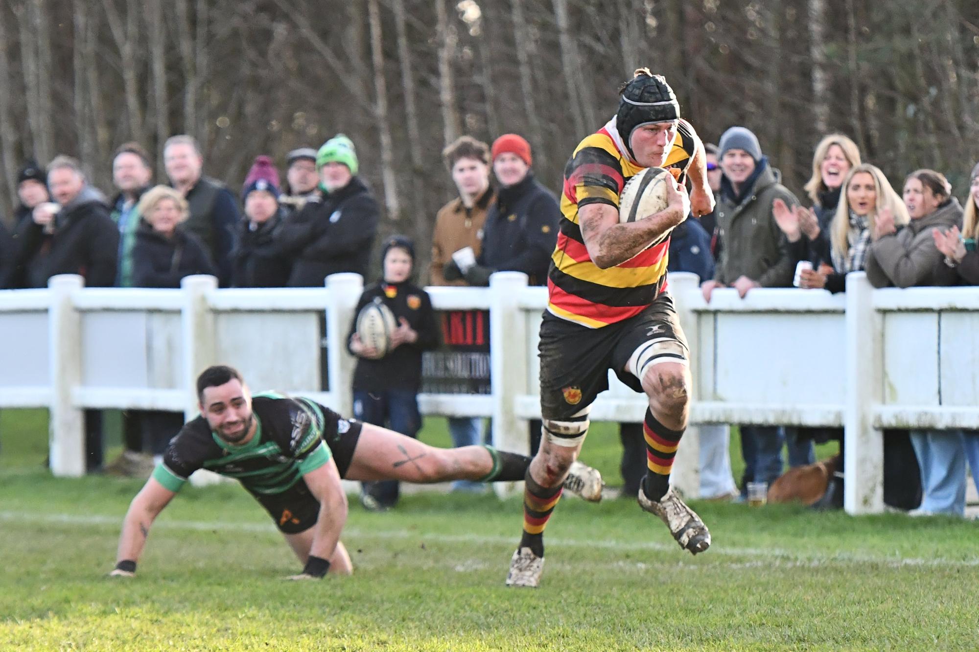 Harrogate RUFC push title-chasing Lymm RFC close but end up suffering ...