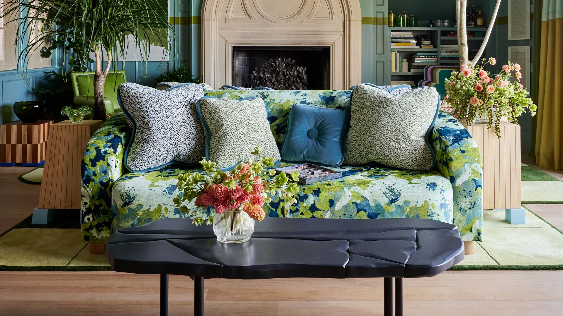 Did Patterned Sofas Just Make a Comeback? Why This 'Dated' 80s Trend ...