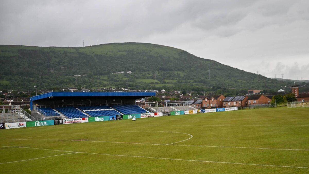 Antrim fend off Clare in brutal Belfast conditions