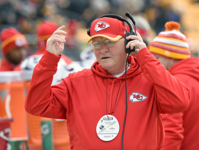 Chiefs Coach Who Was Recently NFL's Oldest Assistant Passes Away