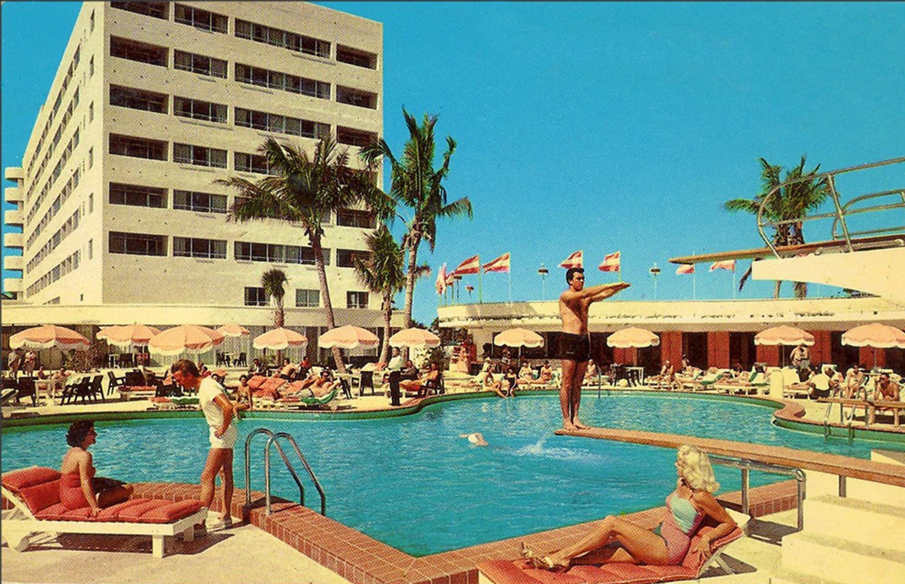 Vintage Photos of America’s Favorite Tourist Attractions