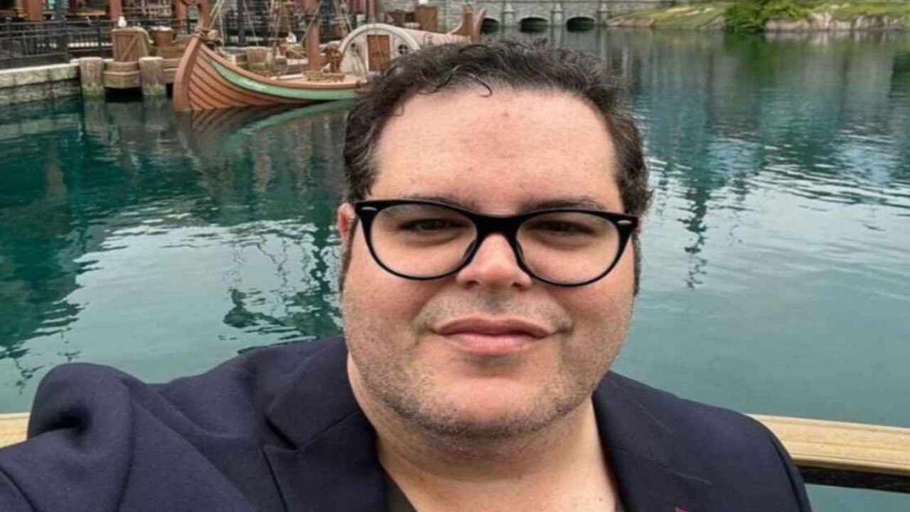 Frozen Star Josh Gad Had ‘Very Cathartic' Reunion with His Dad After 20 ...