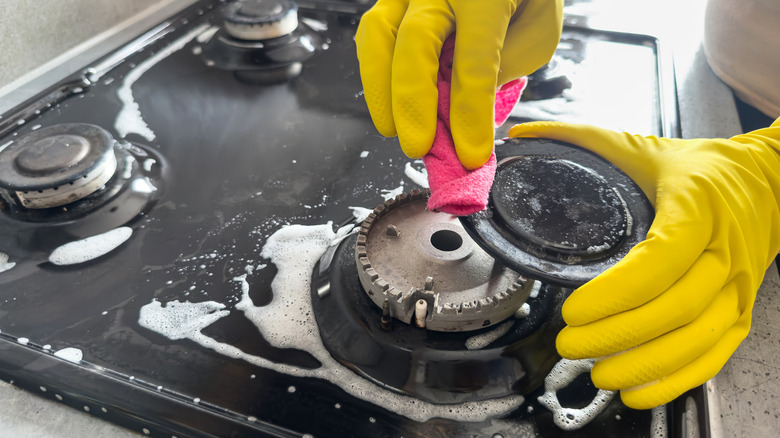 17 Mistakes To Avoid When Cleaning Your Stove Burners