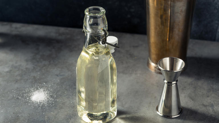Here's Why You Should Keep A Bottle Of Vanilla Extract For Your Home Bar