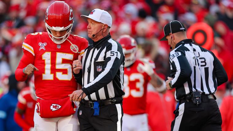Patrick Mahomes kissing refs meme, explained: Why AI-generated image ...