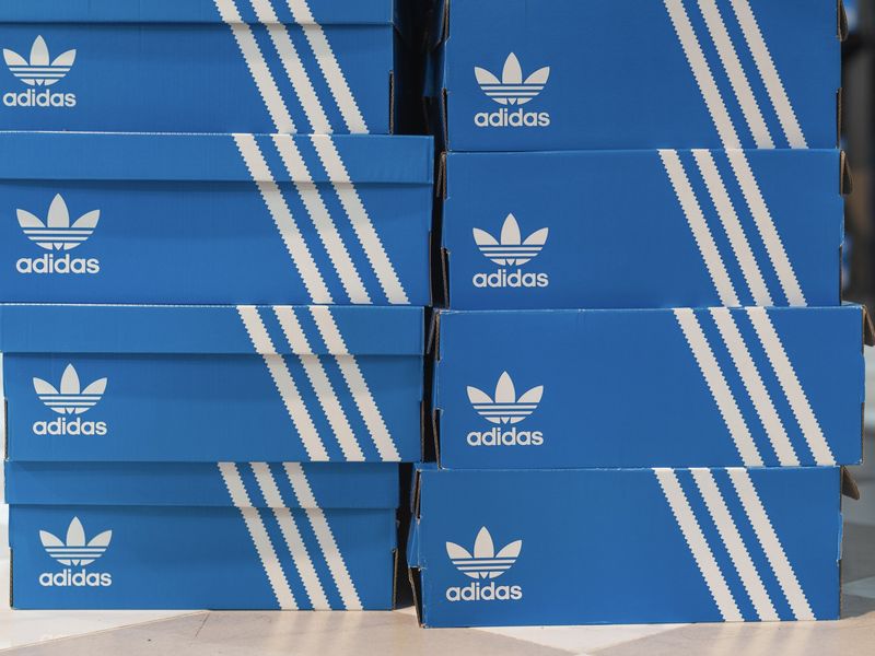 Grün + Beige: Das ist der stylishe Trend-Sneaker von Adidas im Herbst 2025