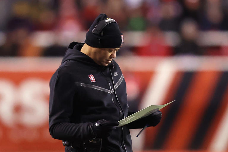 Bears want to interview 2 Broncos for offensive coordinator job