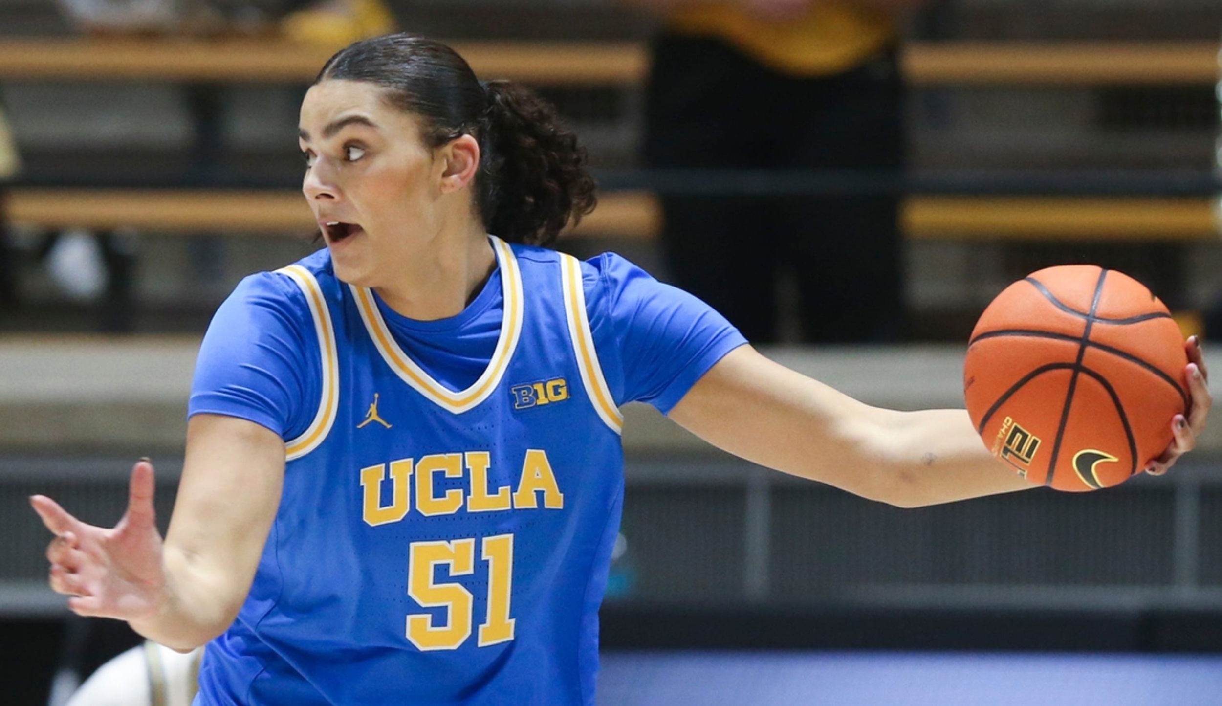 Women's Top 25 roundup: Lauren Betts scores 33, No. 1 UCLA hits 20-0