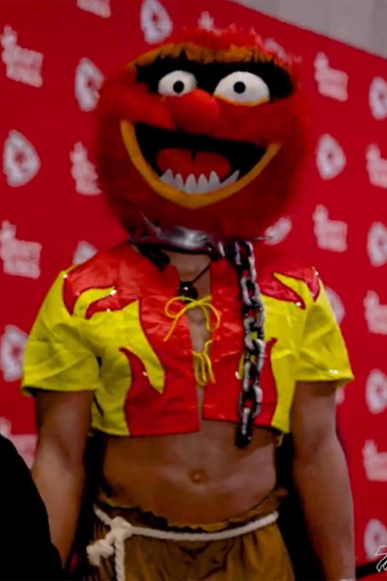 Bills’ Mack Hollins arrives for AFC Championship game in wild Animal ...