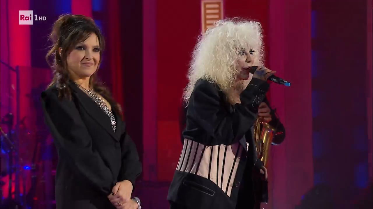 Carlotta e Donatella Rettore cantano "Donatella" - Ora o mai più 25/01/2025