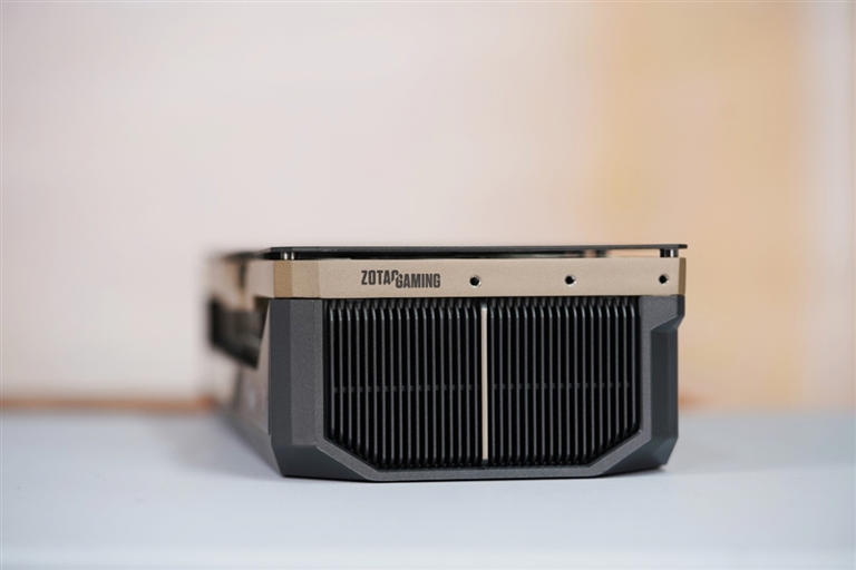 索泰RTX 5090D SOLID OC显卡评测：DLSS 4加持 无敌就是这么寂寞