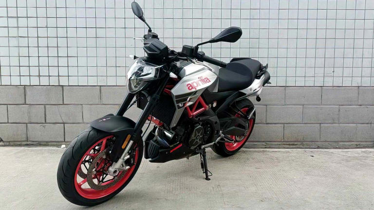 Aprilia’s New V-twin Streetfighter Is The Perfect Suzuki SV650 Alternative