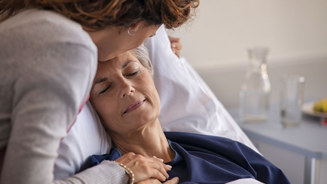 "Sur son lit de mort, ma mère a prononcé ces derniers mots qui ont ...