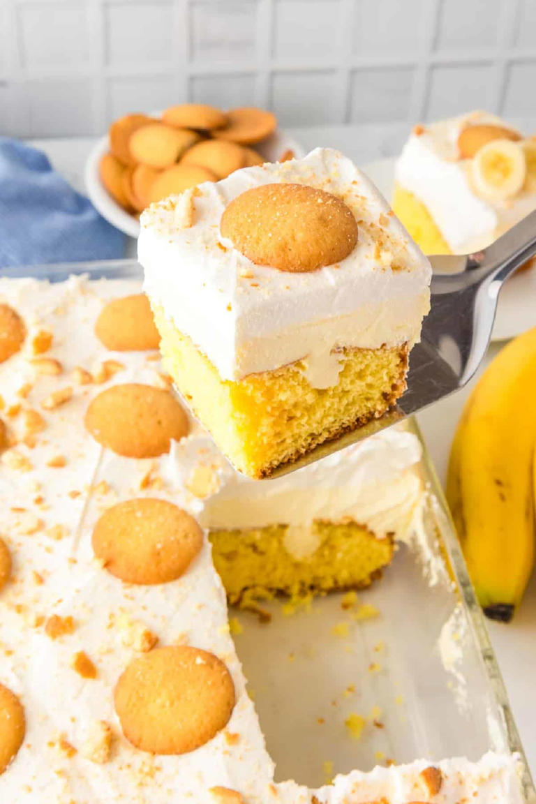 Easy Banana Pudding Poke Cake (Potluck Favorite!)