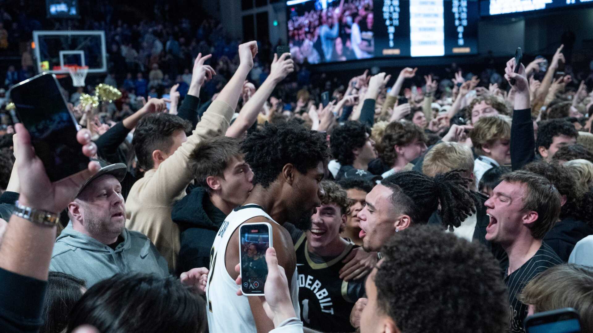 Vanderbilt fined $500,000 by SEC for allowing fans to storm court after ...