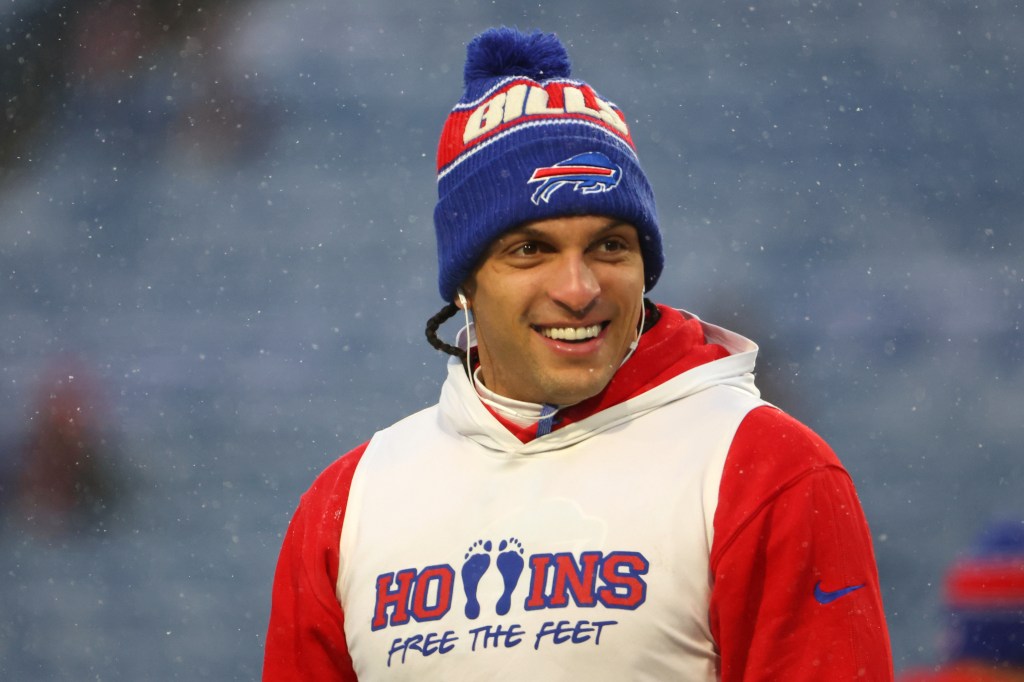 Bills’ Mack Hollins arrives for AFC Championship game in wild Animal ...