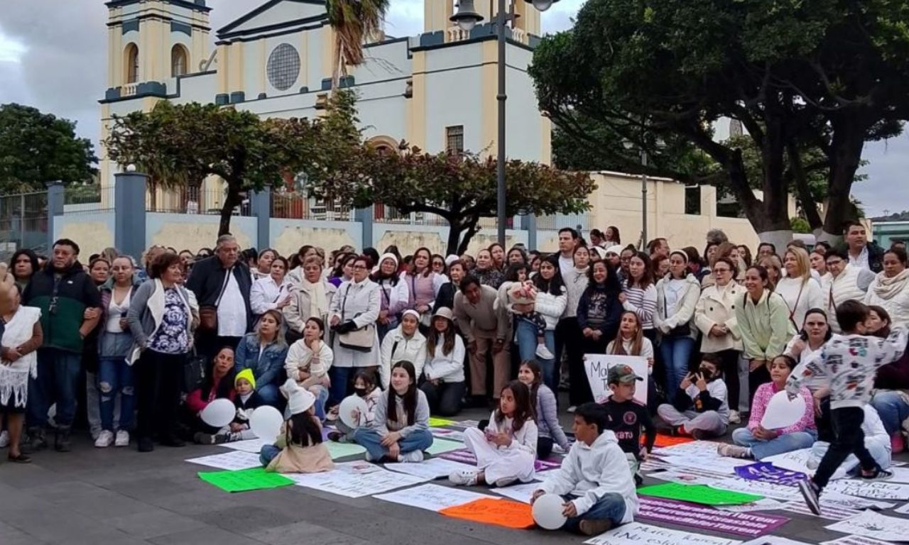 Feministas se movilizan en Veracruz; exigen justicia para Mafer Turrent