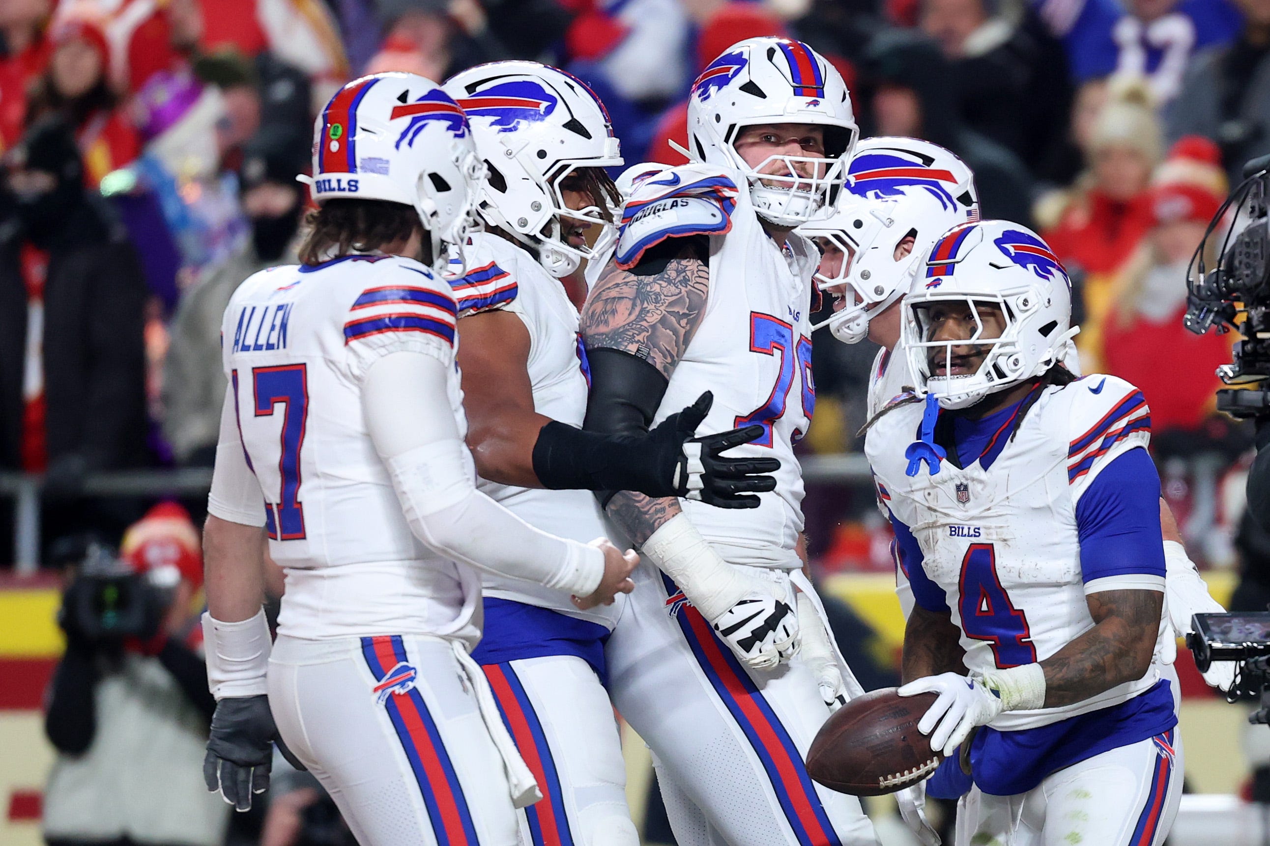 James Cook dives across goal line on fourth down to give Bills lead