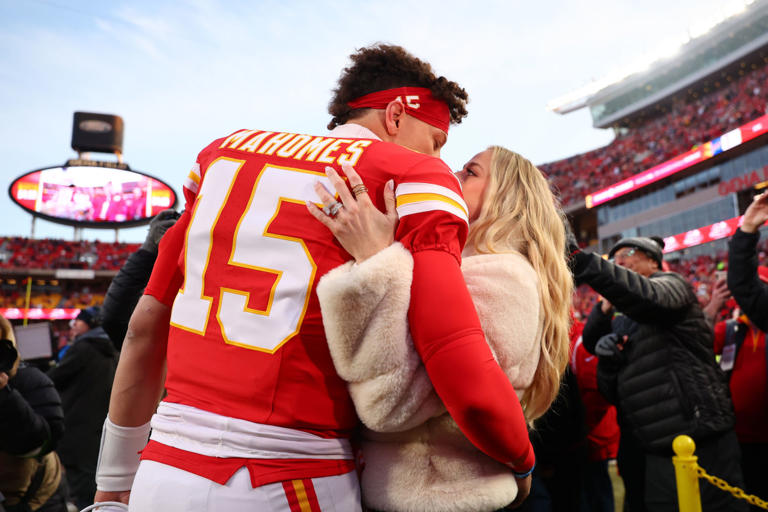 Patrick Mahomes Shows Off Fourth of July Vacation 'Dad Bod' with Brittany In Photos Going Viral