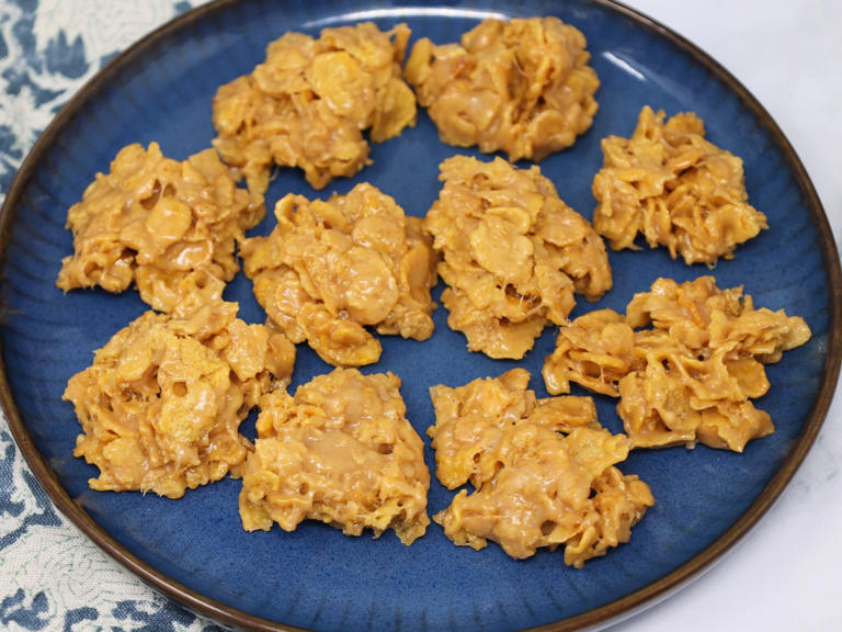 No-Bake Peanut Butter Corn Flake Candy