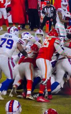 Chiefs benefit from controversial ball spot that was upheld on review ...