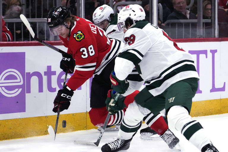 Jared Spurgeon scores as the Wild hold off the Blackhawks for a 4-2 win