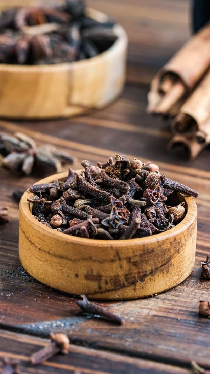 7 Amazing Health Benefits of Eating 2 Cloves Every Night Before Bed