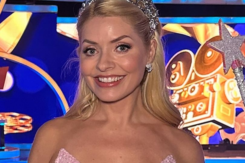 Holly Willoughby defended as she's slammed for 'unsuitable' Dancing on ...