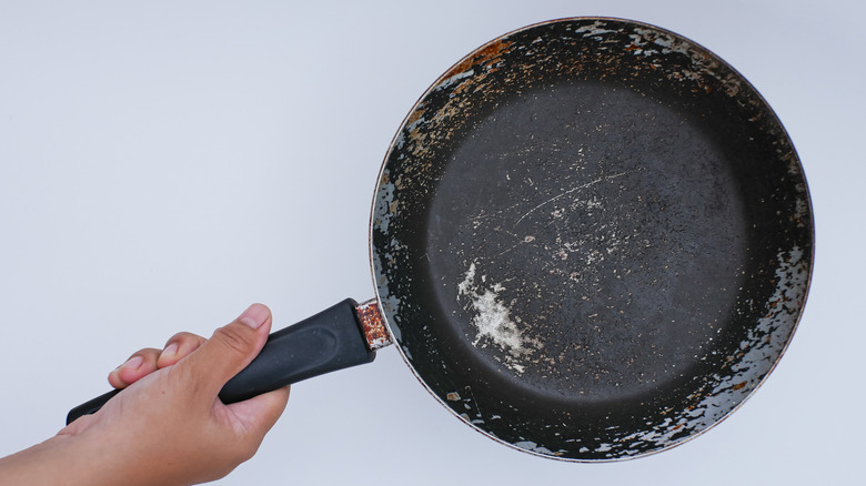 How To Safely Dispose Of Cracked, Chipped, Or Warped Cookware