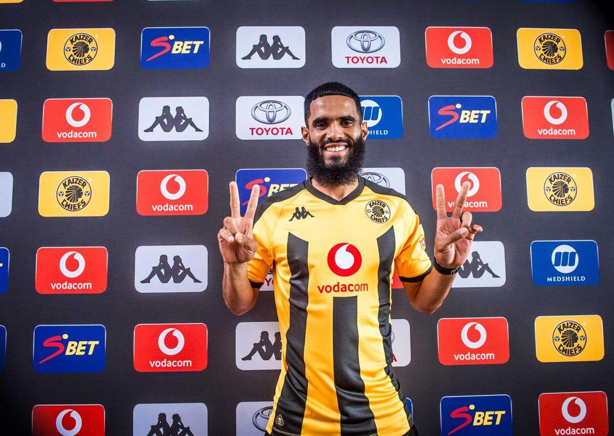 BREAKING: Kaizer Chiefs complete signing from PSL rivals!
