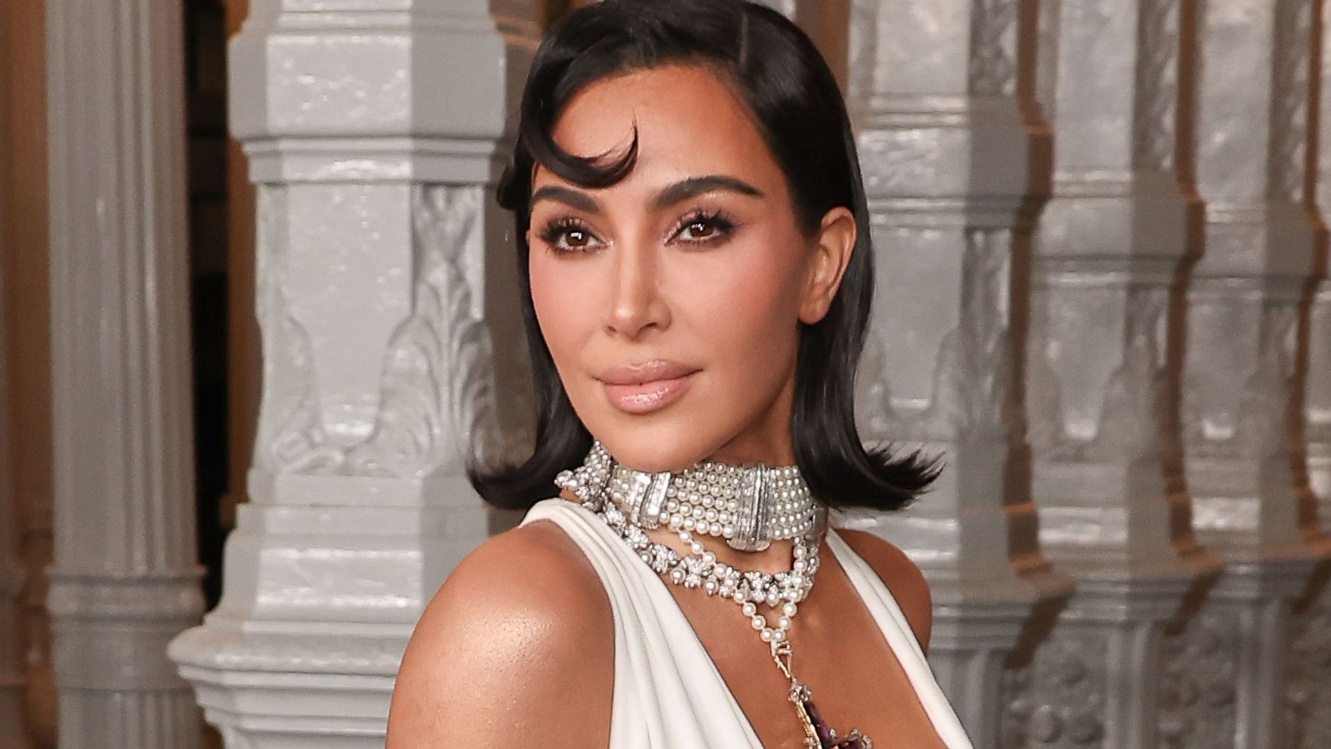 Kim Kardashian's daughter Chicago's gravity-defying birthday cake has ...