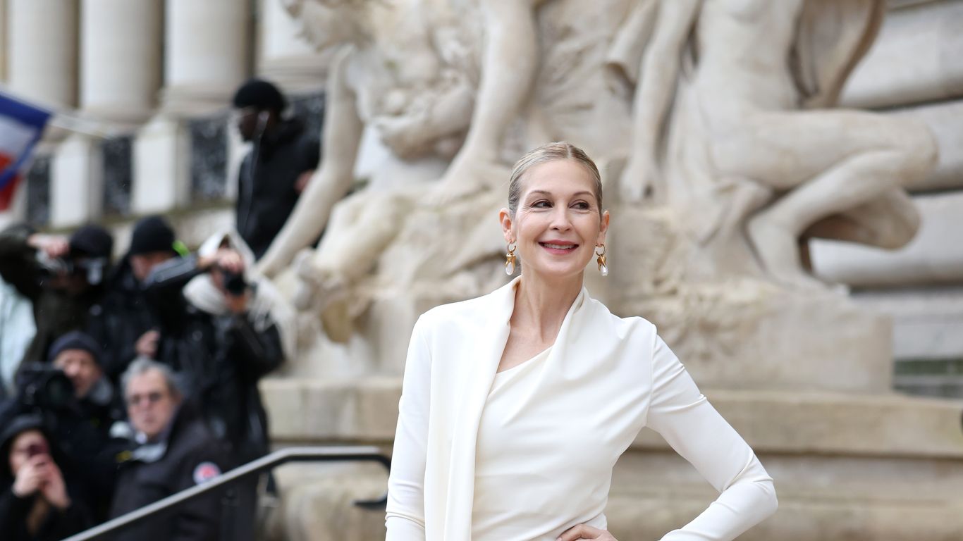 Carla Bruni, Lena Mahfouf, Kelly Rutherford… Toutes les stars au défilé ...