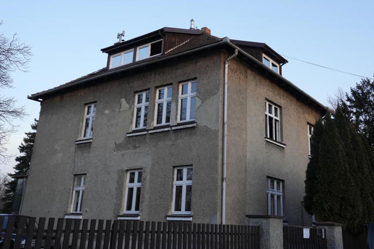 Anti-extremism center opens in former house of Auschwitz commandant ...