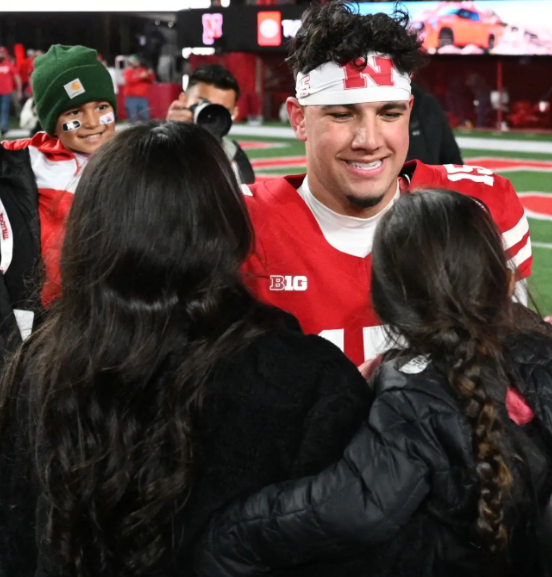 Bills vs Chiefs: RB Isiah Pacheco captures QB Patrick Mahomes ...