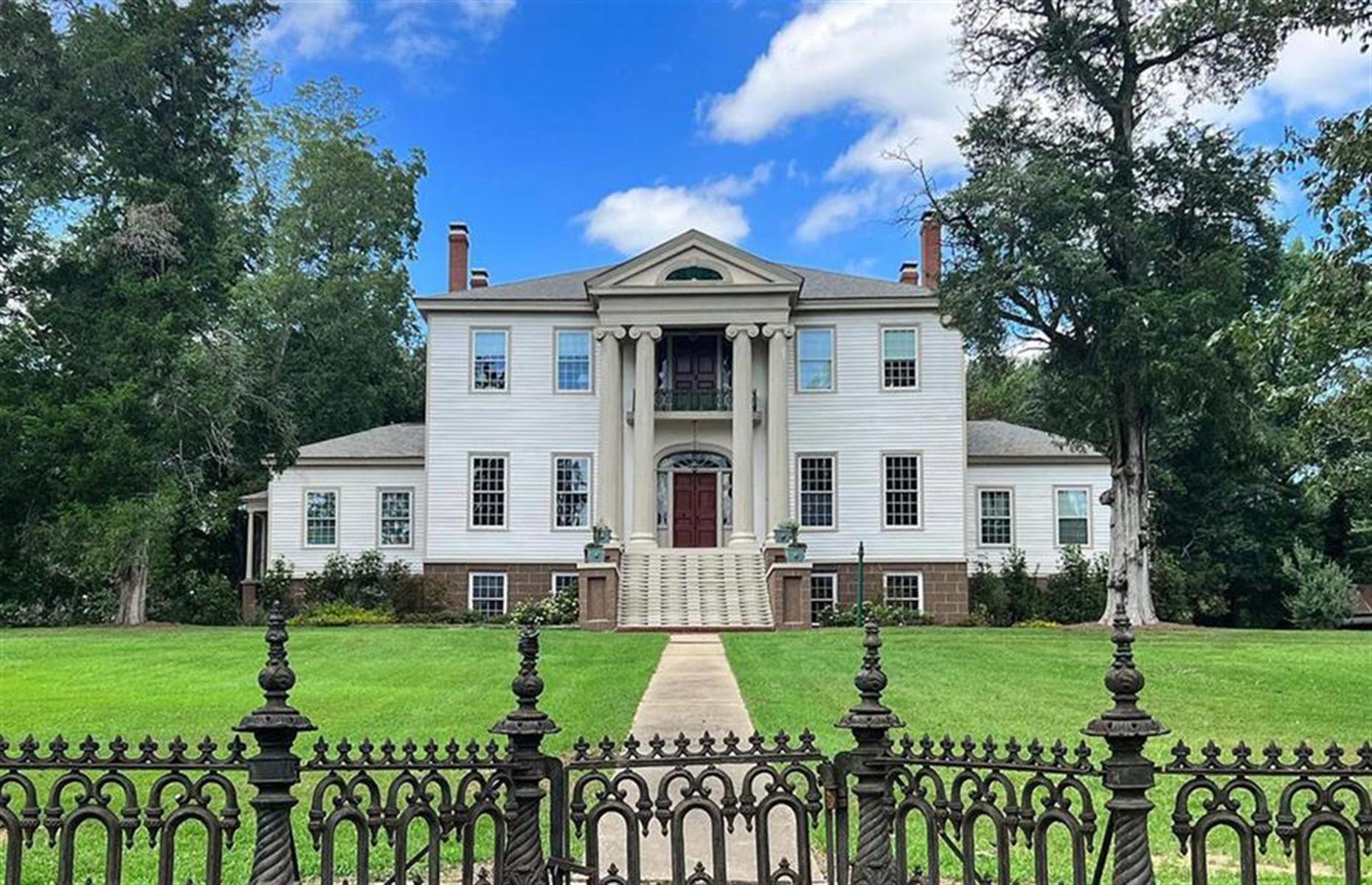 Explore the mysterious abandoned mansion and discover its hidden secrets