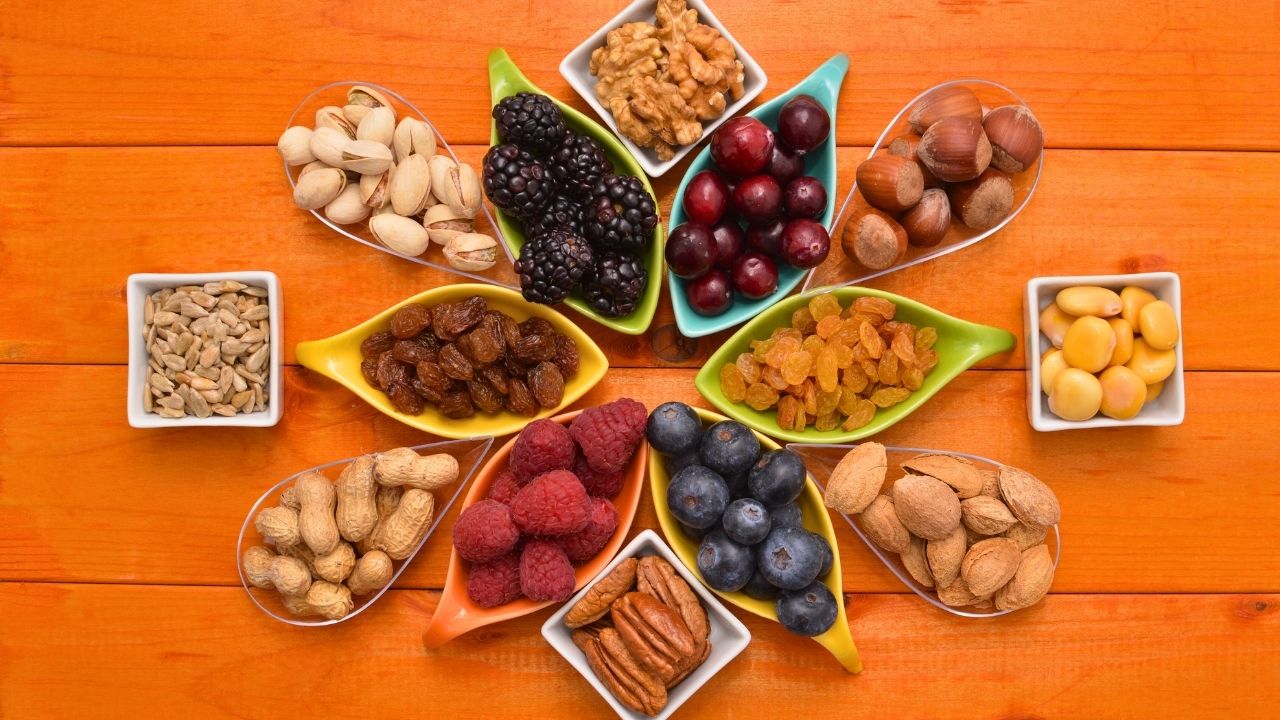 13 Snacks That Keep Your Skin Glowing