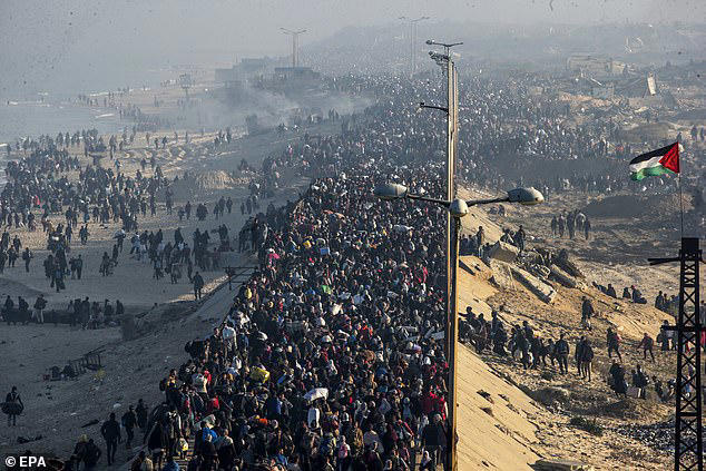 Thousands return to northern Gaza for first time since war began