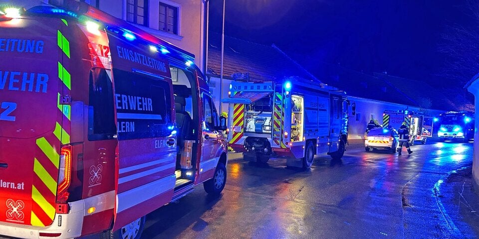 Feuer in Lagerhalle: Familienhund "Aaron" schlug Alarm