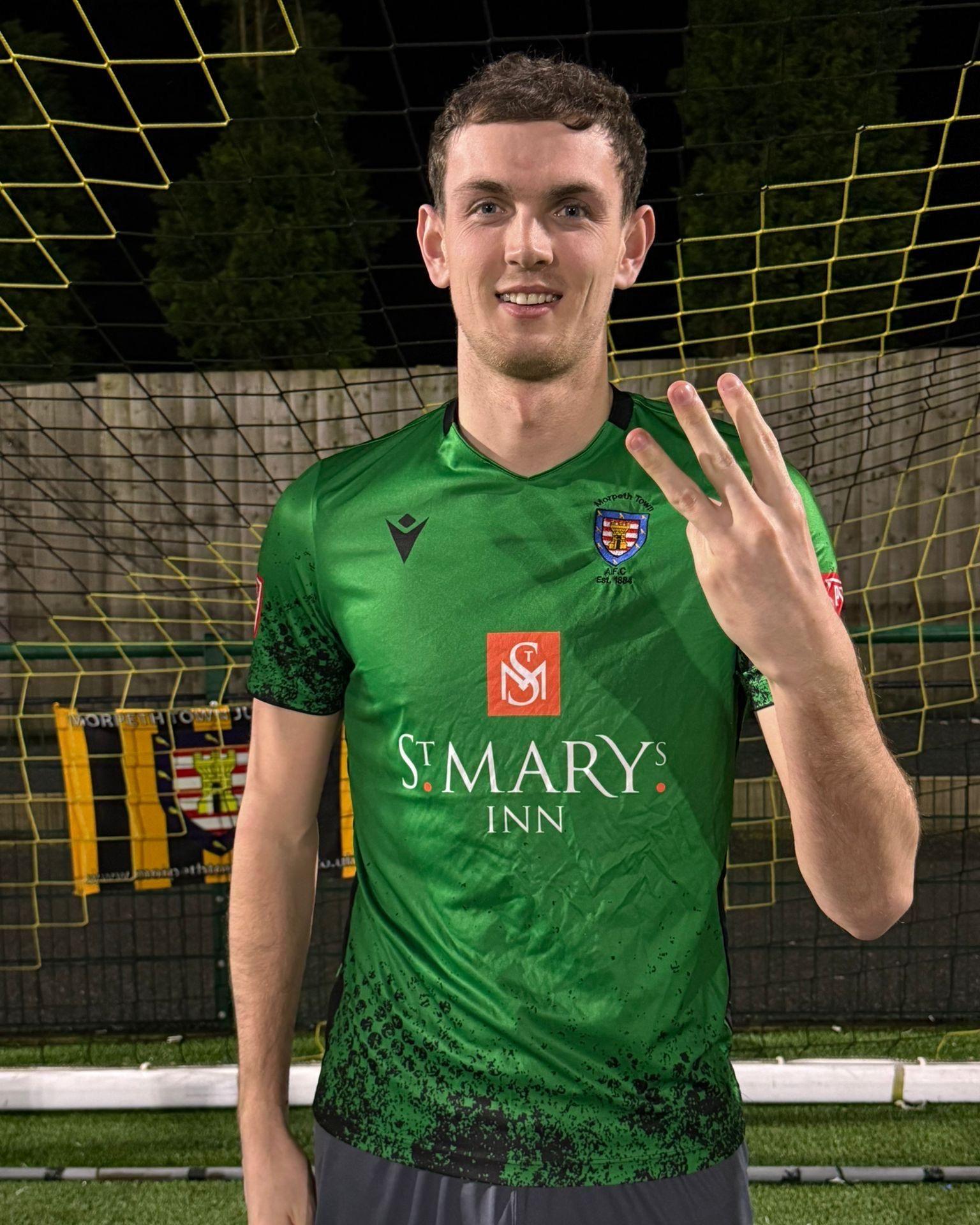 Keeper puts pen to paper at Morpeth