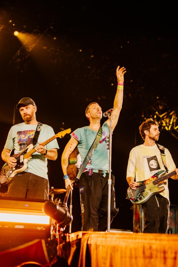 Coldplay Gives India’s Biggest Concert, Beating Justin Bieber & Diljit ...