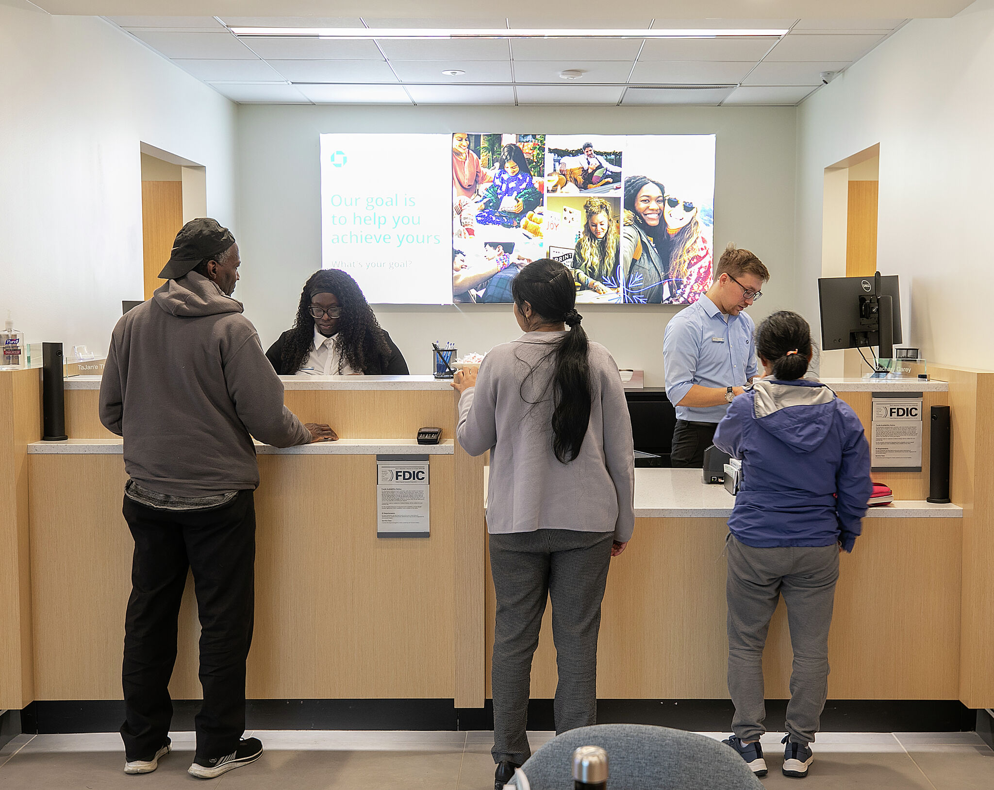 Texas job growth outpaces national average as state adds 284,200 ...