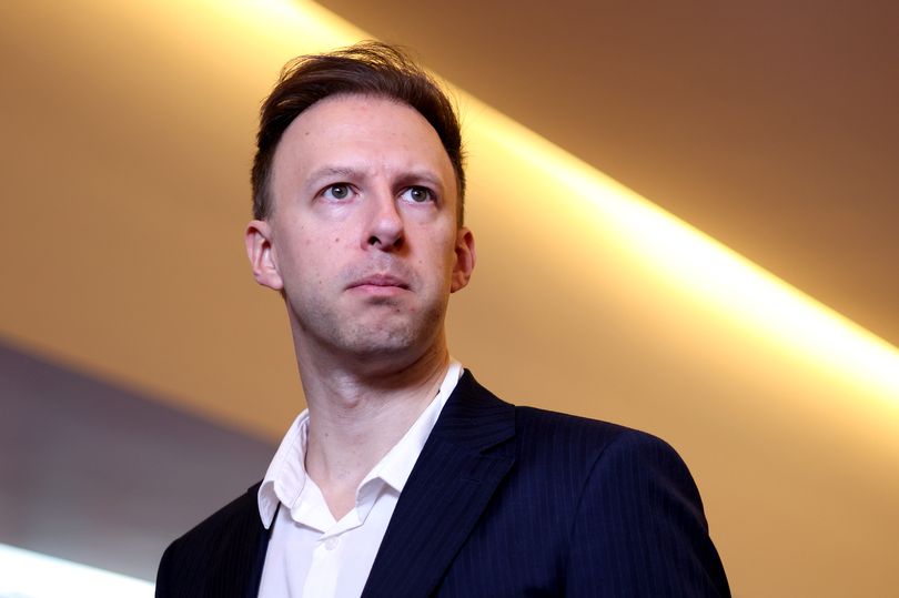 Snooker star Judd Trump quits UK but famous girlfriend isn't coming ...