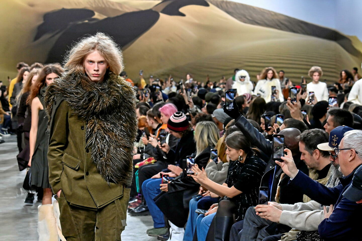 Mode homme automne-hiver 2025 : entre tailleur, audace et pari…