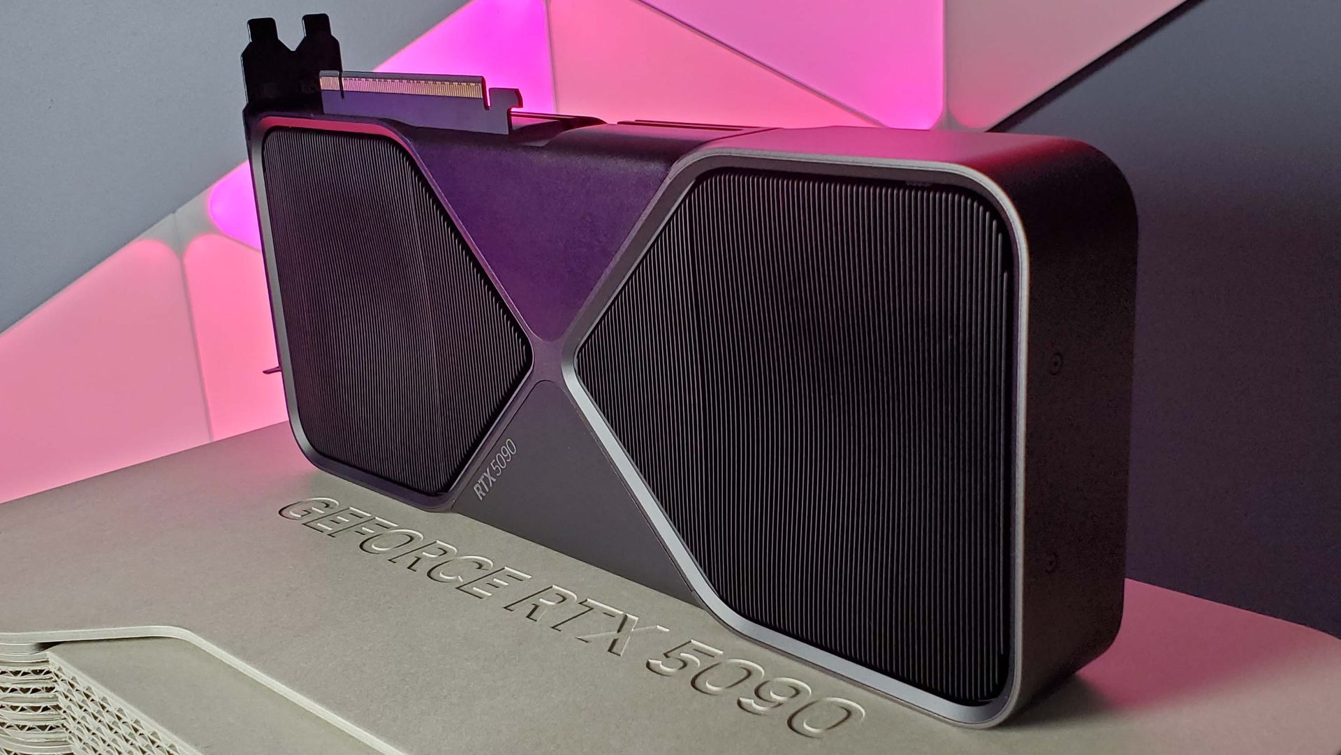 This spectacular GB202 die shot shows just how massive Nvidia's RTX ...