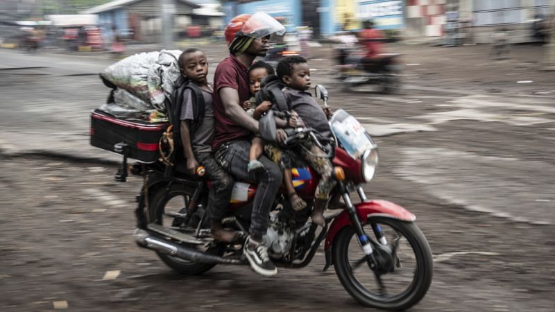 Hundreds attempt to flee the DRC into Rwanda as fighting closes in on Goma