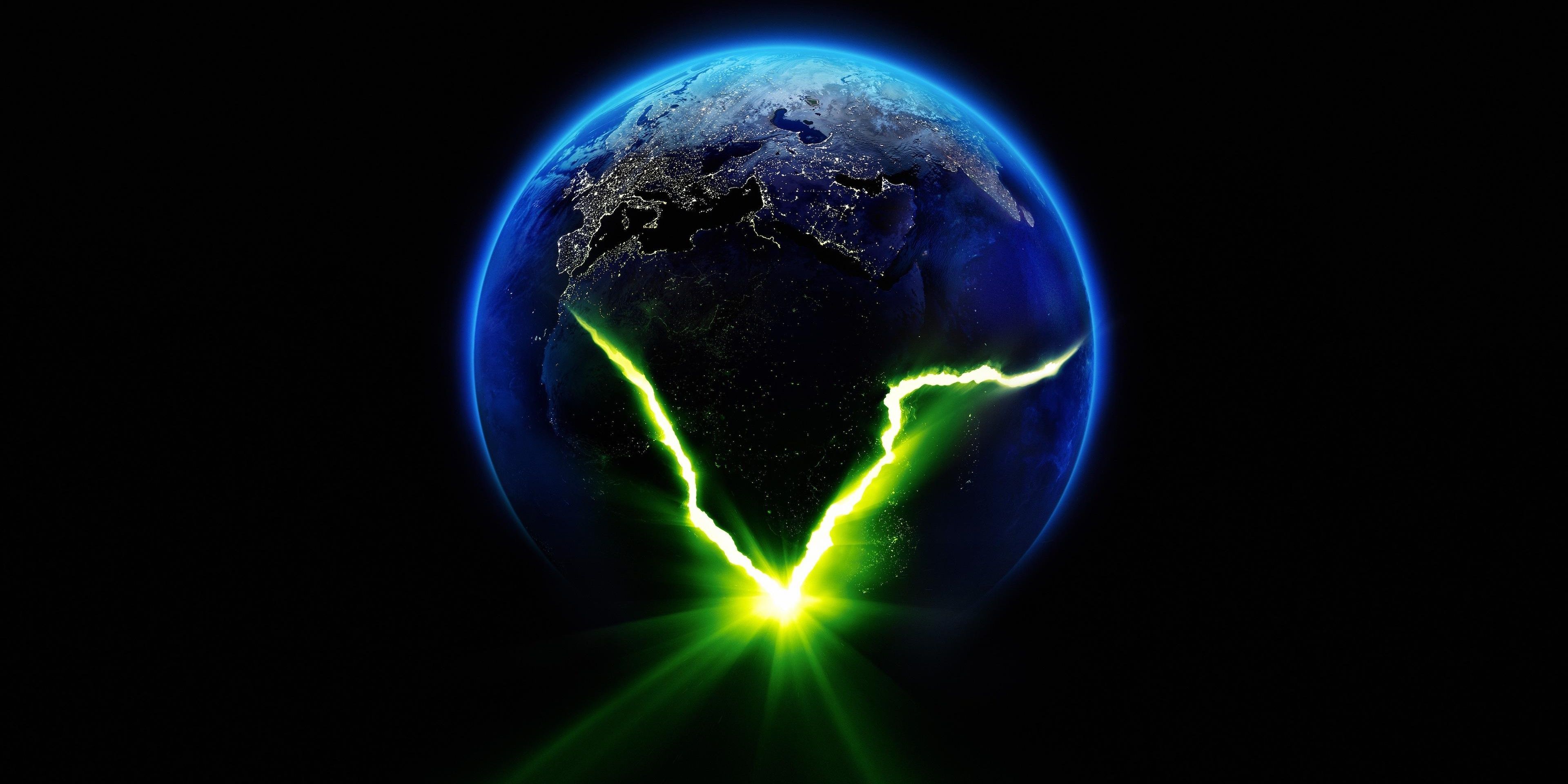 Alien: Earth Crash-Lands With Intense New Trailer and Poster