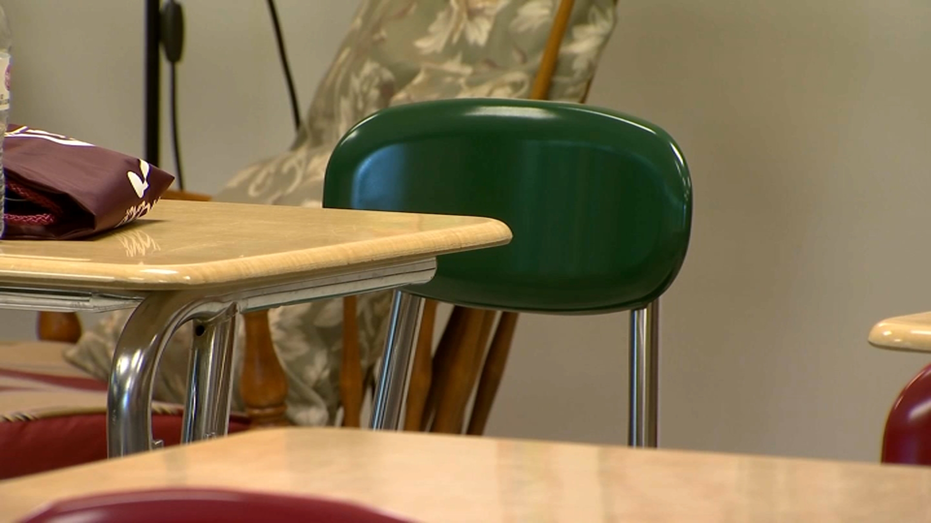 Substitute teacher accused of sending inappropriate messages to ...