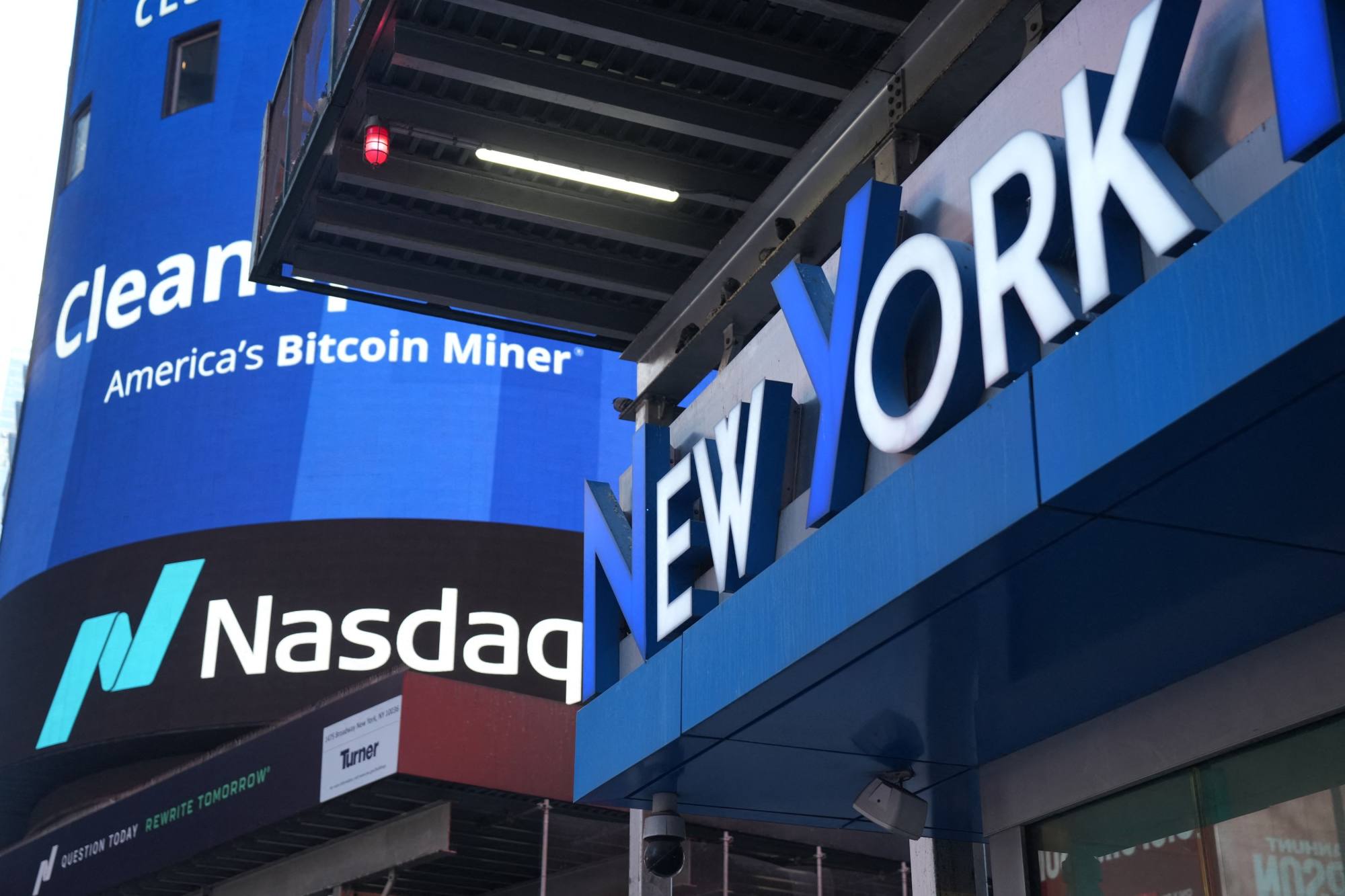 China’s DeepSeek AI breakthrough shakes up Wall Street, hits Nvidia, ASML shares