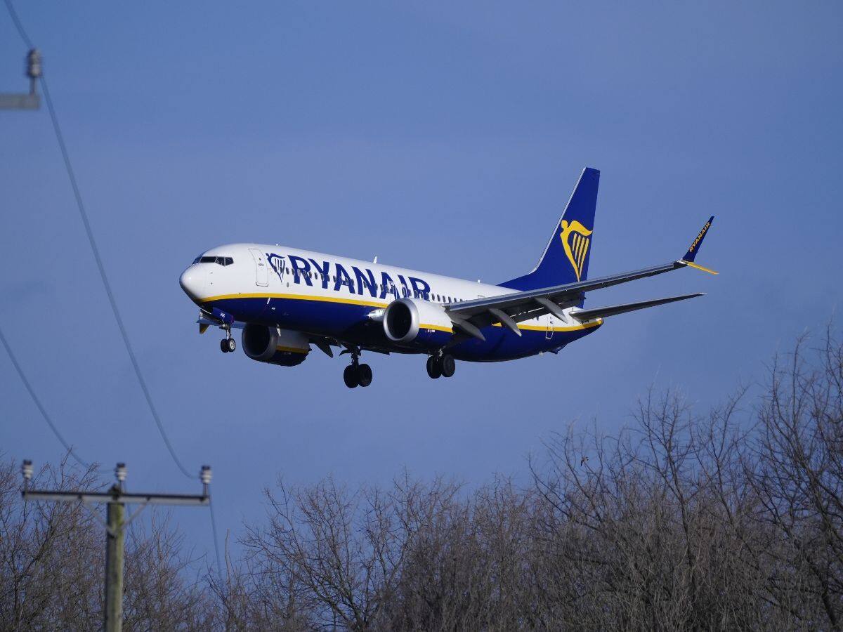Ryanair Posts Strong Q3 Earnings But Revises FY26 Traffic Target Over ...